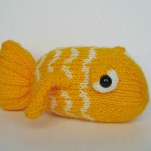 George The Goldfish Toy Knitting Pattern on Luulla