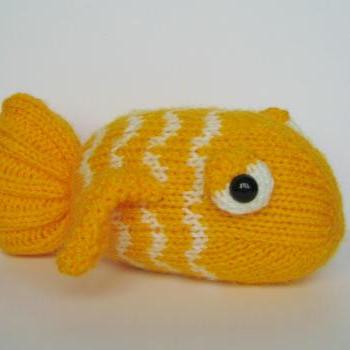 George The Goldfish Toy Knitting Pattern on Luulla