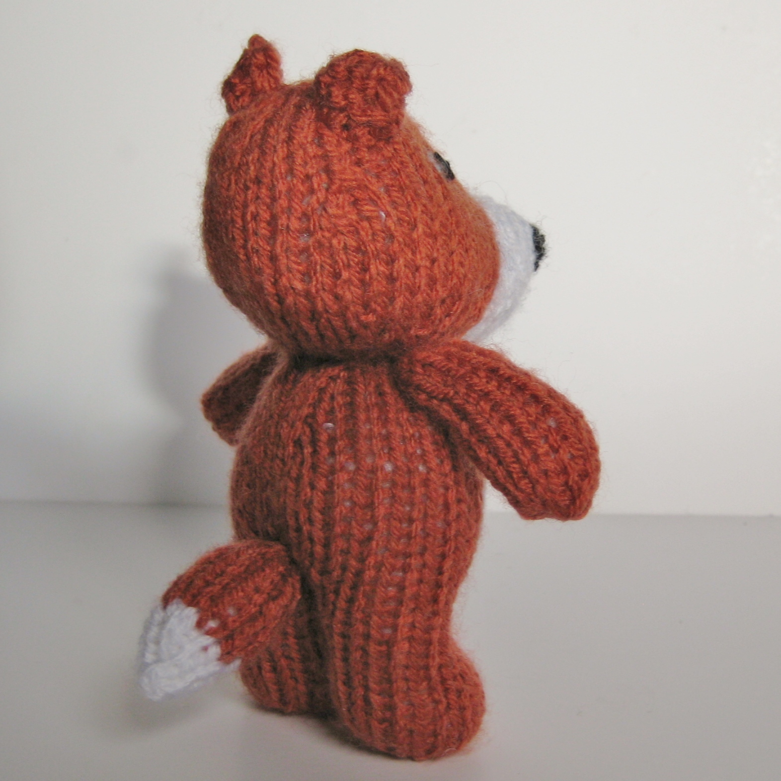 Robbie The Fox Toy Knitting Pattern on Luulla